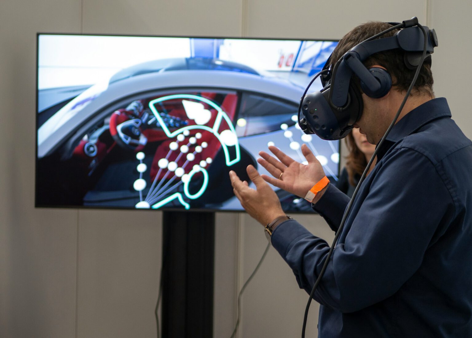 Experiencing the World of Formula 1 Through Virtual Reality - Paddock ...